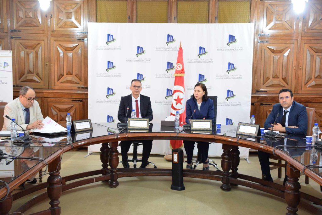 جلسة عمل حول سبل توفير المواد المقطعية لإنجاز الطريق السيارة أ 2 ...