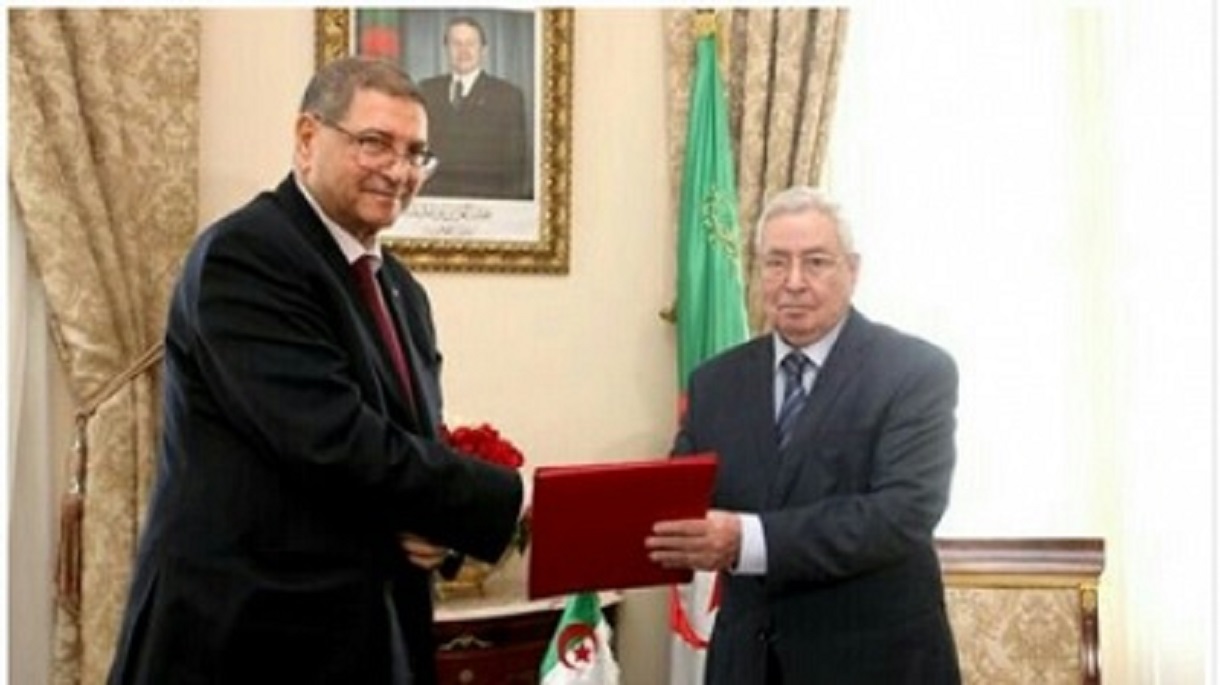 M. Habib Essid remet au Président de l'Assemblée Nationale Algérienne ...